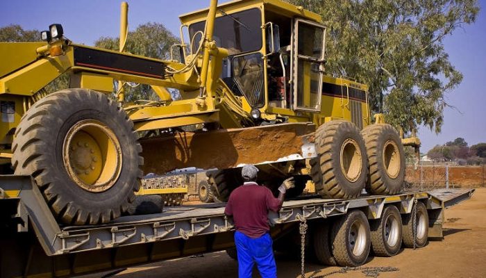 The Best Way to Safely Transport Heavy Equipment