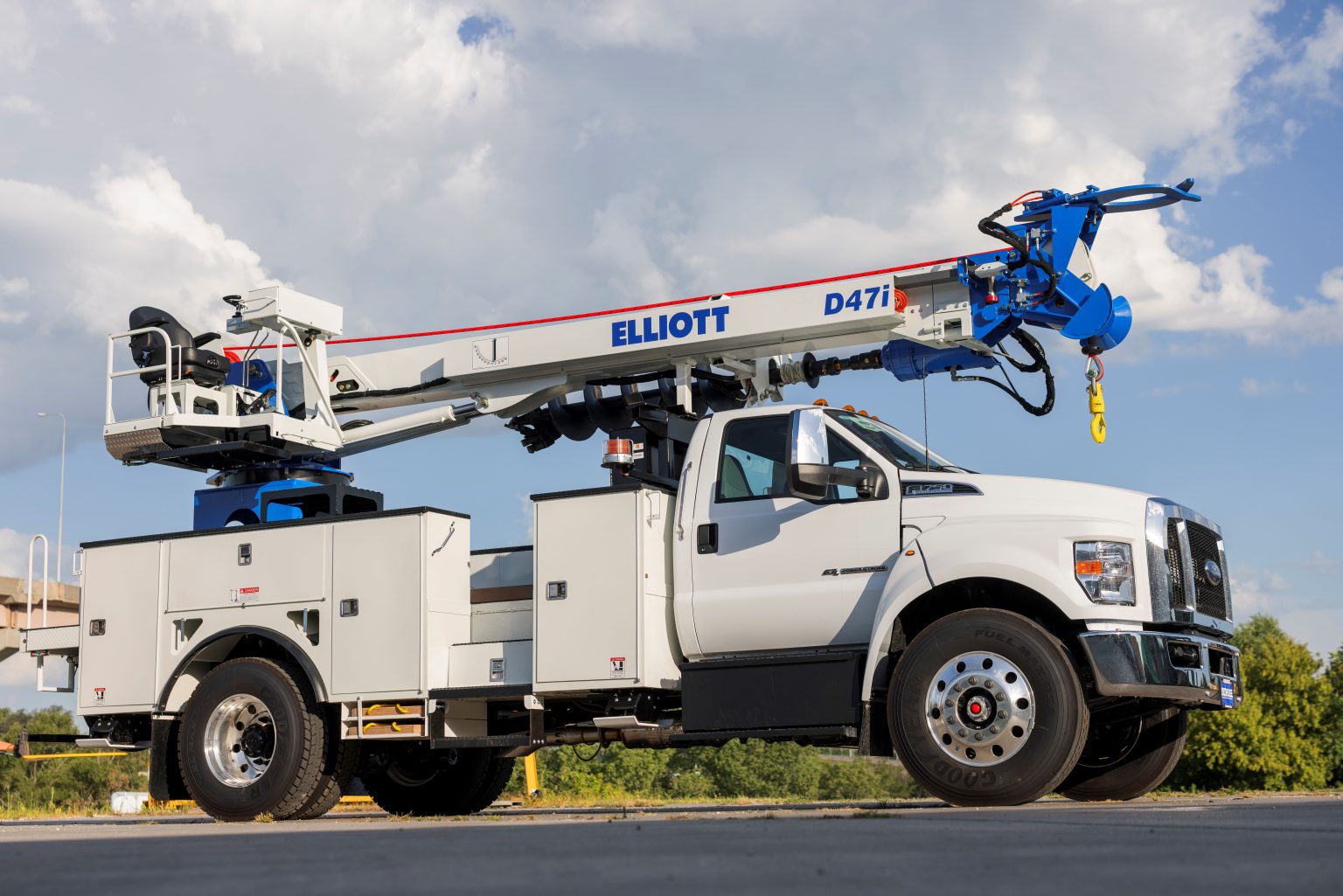 Elliott Introduces D47 - Next Generation Distribution Digger Derrick