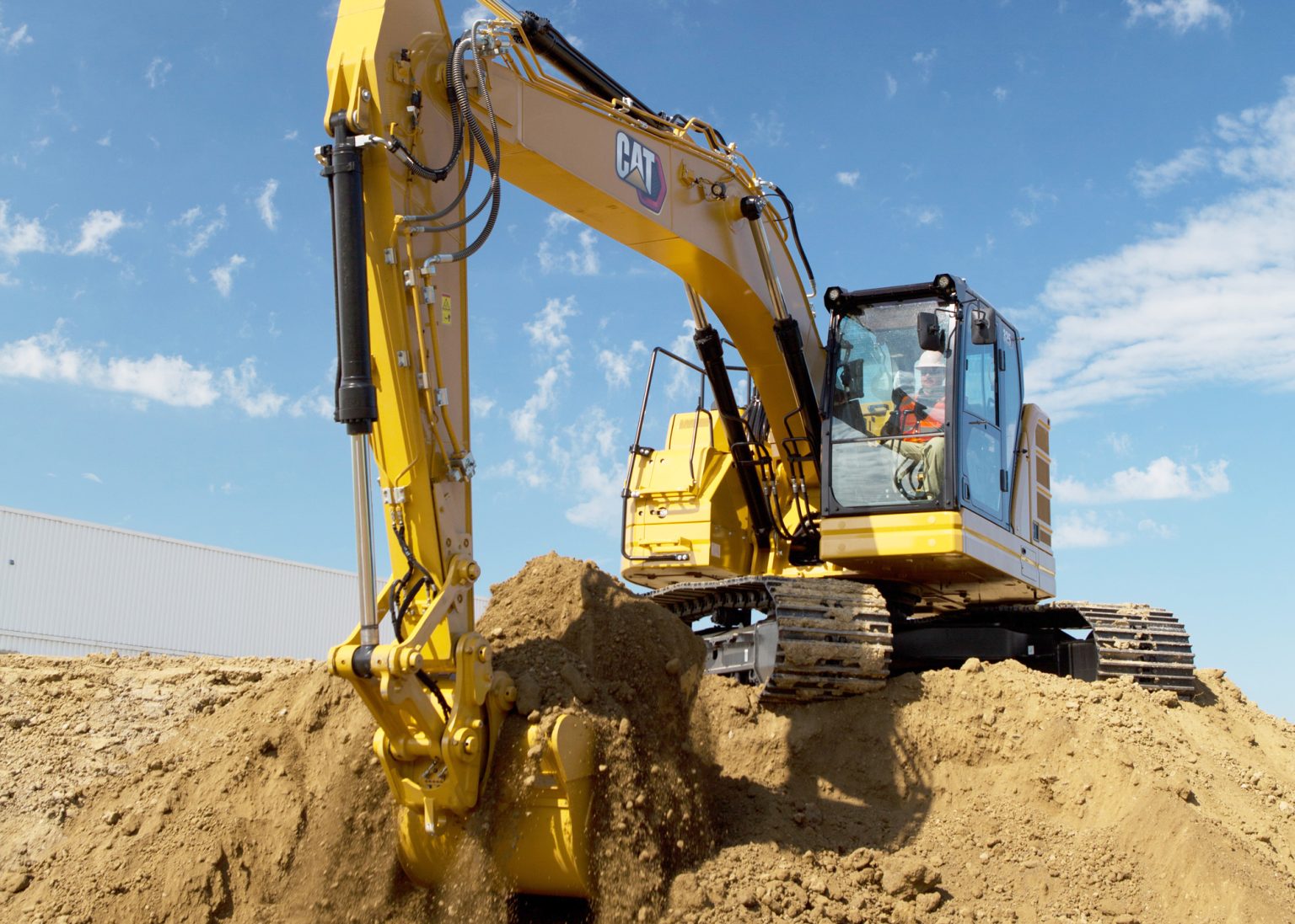 Cat® 325 MEDIUM EXCAVATOR | Utility Contractor Magazine